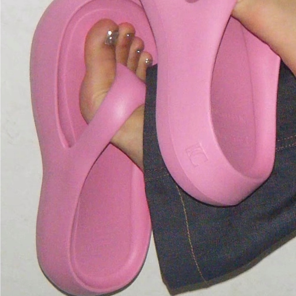 Blackpink Lisa Style Flip Flop - Gem